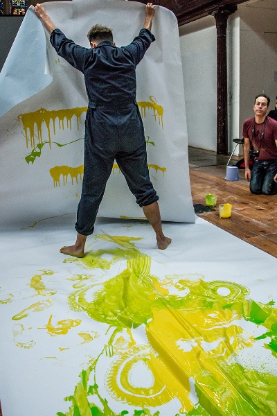 英國 Draw to Perform 藝術節─舞蹈繪畫表演暨工作坊計劃｜林人中｜國藝會補助成果檔案庫