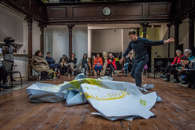 英國 Draw to Perform 藝術節─舞蹈繪畫表演暨工作坊計劃｜林人中｜國藝會補助成果檔案庫